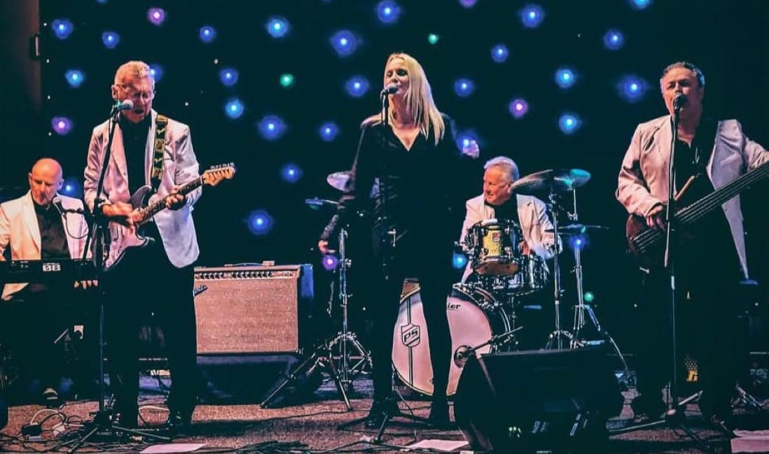 Hayley and the Heartbeats_pic - HOLCOT VILLAGE